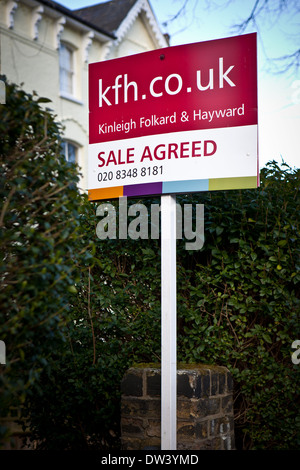 sale agreed sign outside a house in dublin republic of ireland Stock ...