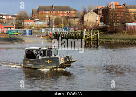 Renfrew-Yoker Ferry, River Clyde, Renfrew, Glasgow, Scotland Stock ...