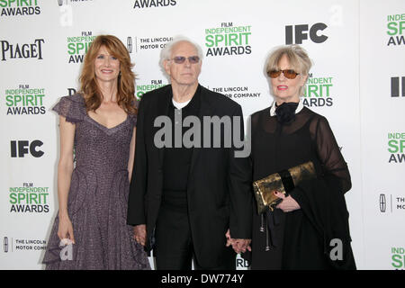 Laura Dern with her father, Bruce Dern and Andrea Beckett on the Red ...