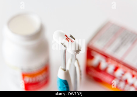 Tylenol pill and container with safety seal Stock Photo: 67161444 - Alamy