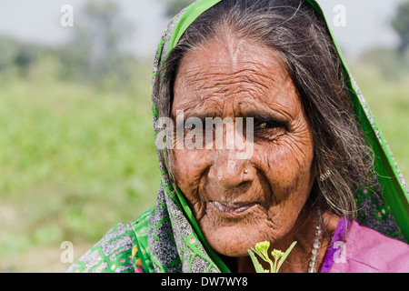 1 Indian woman working in farm Stock Photo - Alamy