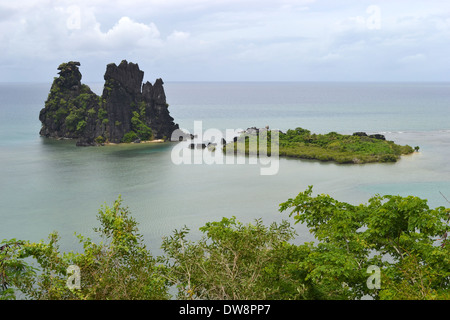 The Brooding Hen, rock formation in the coast of Hienghene, New ...