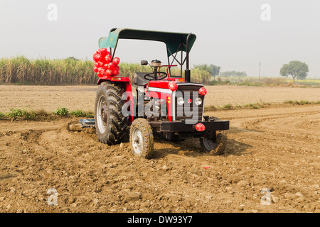 indian village Tractors Farming Stock Photo: 67198334 - Alamy
