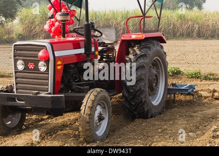 indian village Tractors Farming Stock Photo - Alamy