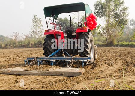 indian village Tractors Farming Stock Photo - Alamy