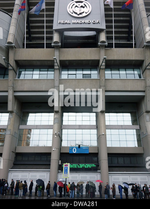 Real Madrid football fans queue for official tour of Bernabeu Stadium ...