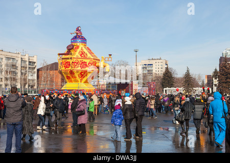 Samara people celebrates Shrovetide Stock Photo - Alamy