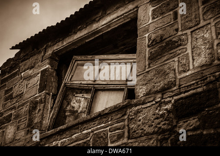 Old poorly maintained farm building in UK Stock Photo - Alamy