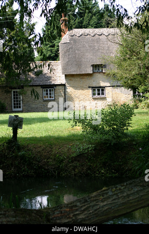 A single Thatched cottage in Wytham Village Oxfordshire Stock Photo - Alamy