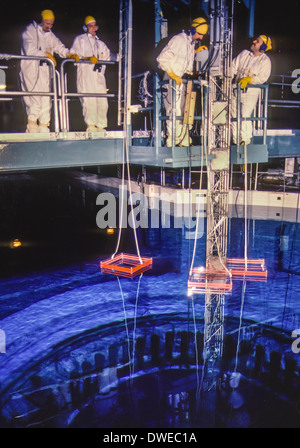 SCRIBA, NEW YORK, USA, 1985 - Technicians at work during refueling of ...