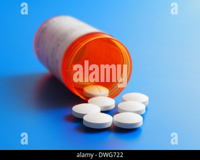White pills on blue background Stock Photo - Alamy
