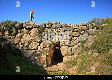 Arkadiko Bridge Mycenaean Bridge Stock Photo - Alamy