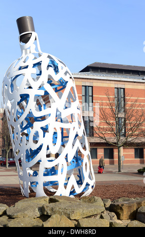 "Bottle o' Notes' sculpture by Claes Oldenburg (1993) in the ...