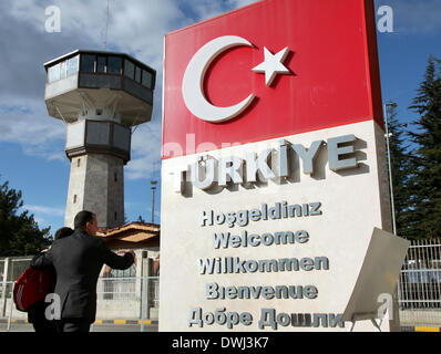 Kapikule, Turkey. 06th Mar, 2014. A van is driven across the Turkish ...