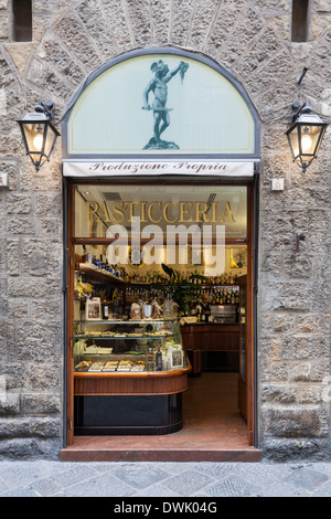 Italy, Tuscany, Lucca, shop, business, wine, olive oil, oil, shopping ...