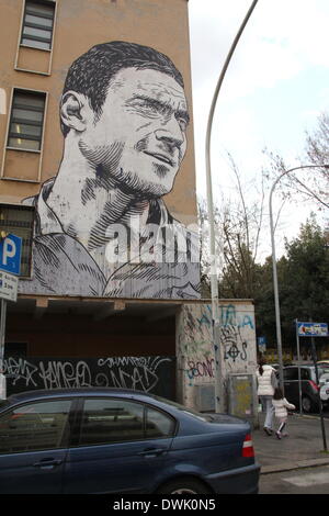 graffiti in rome - francesco totti football player depicted Stock Photo ...