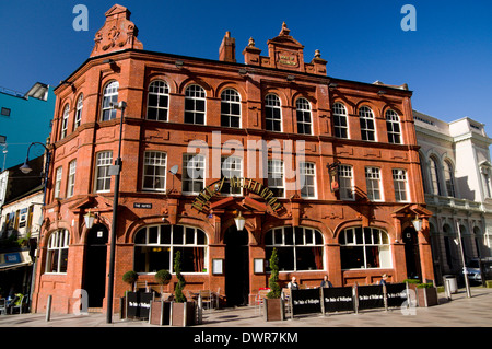 The Duke of Wellington red brick Public house on corner of The Hayes ...