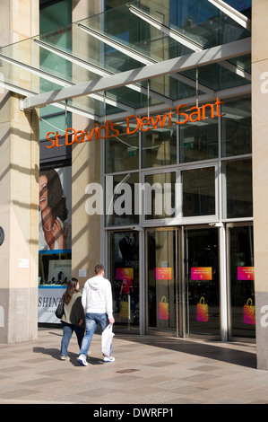 Shoppers at St. David's Shopping centre in Cardiff, Wales Stock Photo ...
