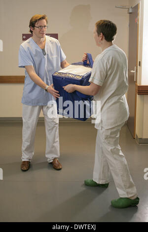 Heart transplant transportation Stock Photo - Alamy