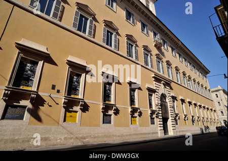 Palazzo Ruspoli, Via del Corso, Rome Stock Photo - Alamy