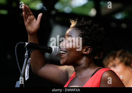 Freshlyground singer Zolani Mahola performs at the Botanic Gardens in ...