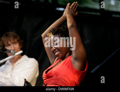 Freshlyground singer Zolani Mahola performs at the Botanic Gardens in ...