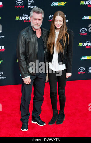 Ray Liotta and daughter Karsen attend the Hannah Montana and Miley ...