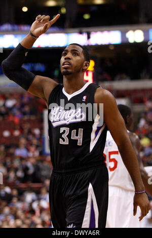 Sacramento Kings forward Jason Thompson, right, dunks as Memphis ...