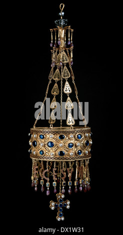 Treasure of Guarrazar. Votive crown of the visigoth king Reccesuinth ...