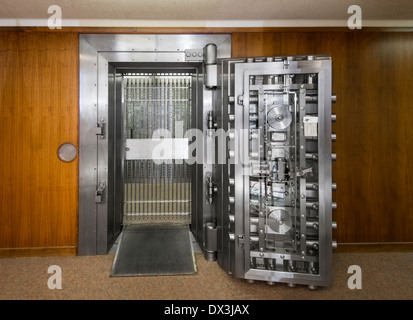 Bank Vault Open Door Stock Photo - Alamy
