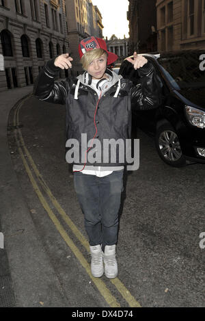MK1 Charlotte Rundle X Factor contestents arriving back at the hotel ...