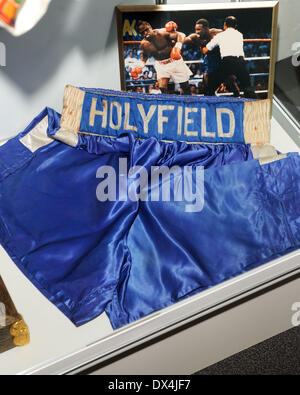 Atmosphere Evander Holyfield's official 50th birthday celebration and ...