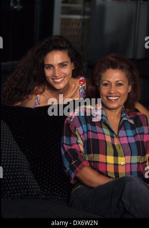 WANDA ACUNA at home 1995.k2486lr.(Credit Image: © Lisa Rose/Globe ...