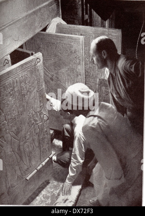 HOWARD CARTER (1874-1939) English archaeologist at work in Tutankhamun ...