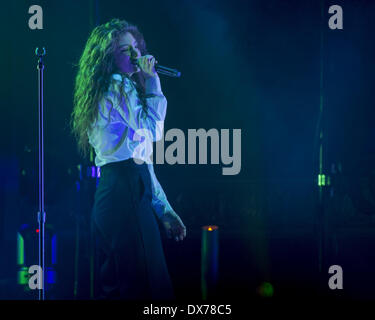 Chicago, Illinois, USA. 18th Mar, 2014. New Zealand singer-songwriter ...