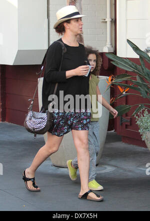 Maya Rudolph shops at The Grove with her daughter Lucille Los Angeles ...
