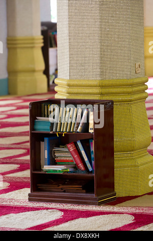 Book Shelf in the Masjid Sultan Mosque in Singapore Stock Photo - Alamy
