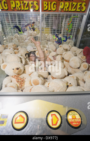 Stuffed bears hanging at amusement park booth, teddy bears, plush toys ...