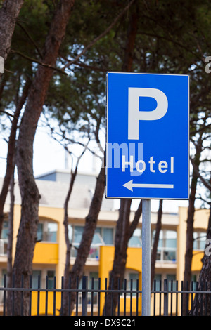Hotel Parking Traffic Sign. Vertical shot Stock Photo - Alamy