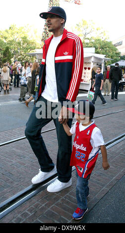 Matt Barnes of the LA Clippers with one of his twin sons, out shopping ...
