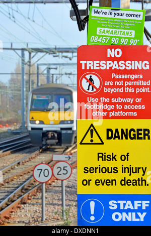train station platform warning signs danger Stock Photo - Alamy