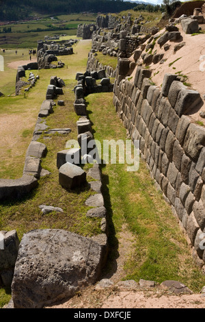 Inca stonework at Sacsayhuaman near Cuzco in Peru Stock Photo - Alamy