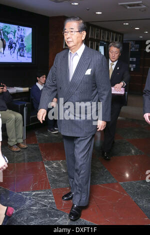 Tokyo Governor Shintaro Ishihara, right, welcomes Hawaii Governor Linda ...