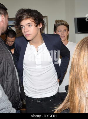 One Direction poses with the 'The Late Late Show' host Ryan Turbidy ...