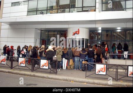 Taylor Swift arrives at the NRJ studios in Paris Paris. France ...