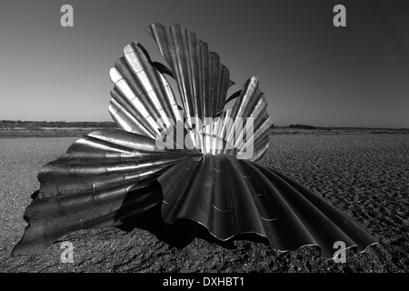 Scallop Shell sculpture by Maggie Hambling on Aldeburgh Beach, Suffolk ...