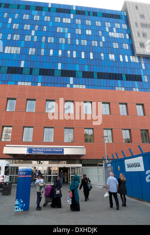 The front entrance of the The Royal London Hospital. Founded in 1740 ...