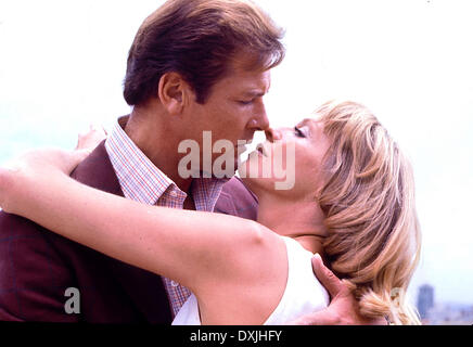 Gold Gold Susannah York, Roger Moore Rod Slater (Roger Moore) und Terry ...