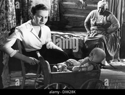 PINKY JEANNE CRAIN AND ETHEL WATERS A 20TH CENTURY FOX FILM Date: 1949 ...