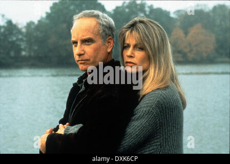 SILENT FALL (1994) LINDA HAMILTON SIFA 020 Stock Photo - Alamy